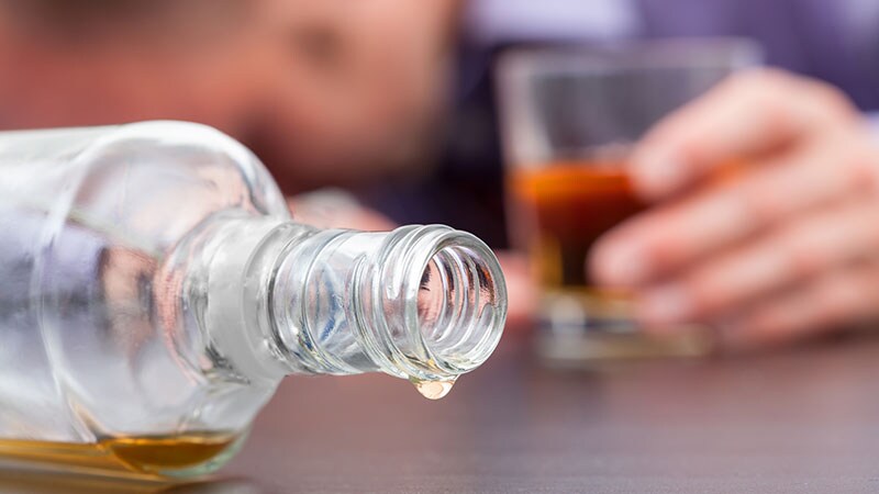 Alkohol-Abusus: Acamprosat oder Naltrexon – gibt es Unterschiede?