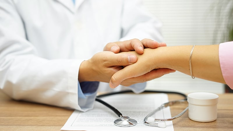 ¿Cuándo es aceptable salir con un paciente?