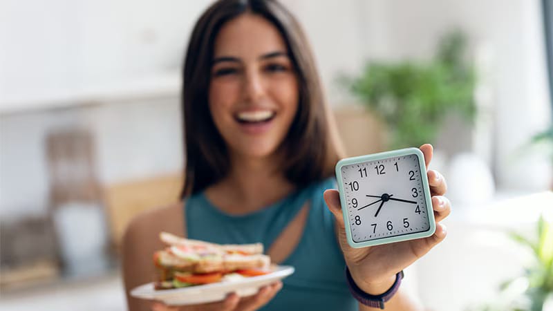 Beneficios de los hábitos alimentarios: comer más lento y masticar más