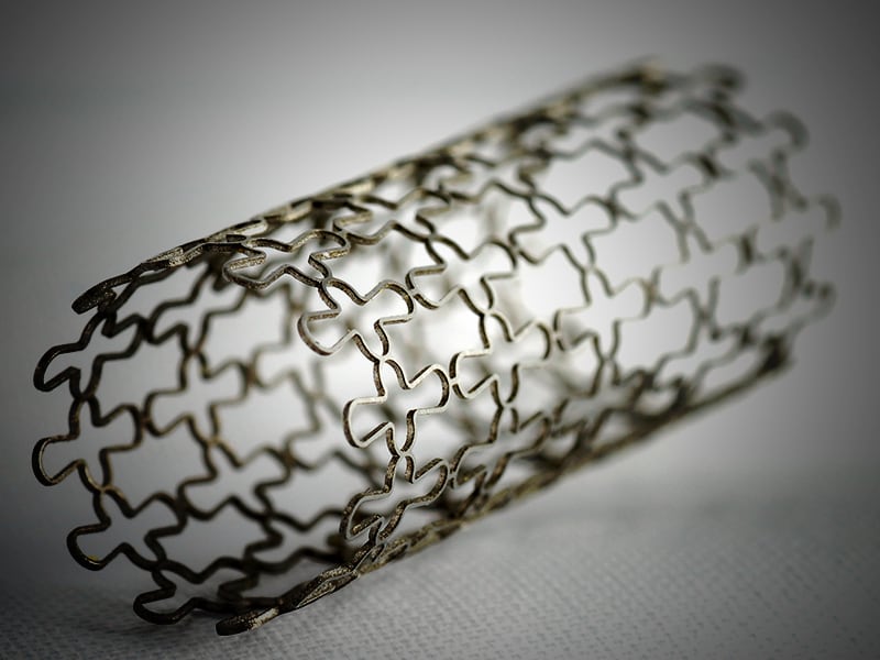 Le premier stent coronaire hybride, à la fois actif-bioabsorbable et ...