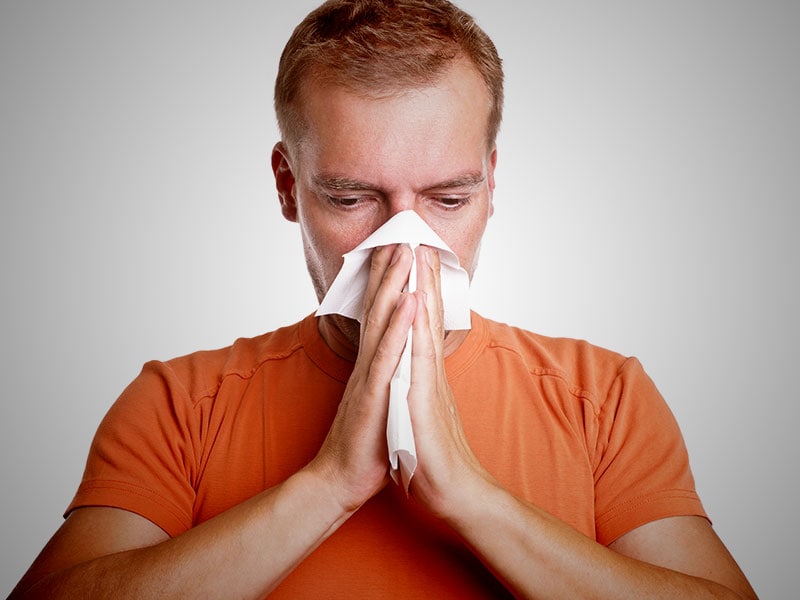 Dormir moins de 6 heures majore le risque de s’enrhumer