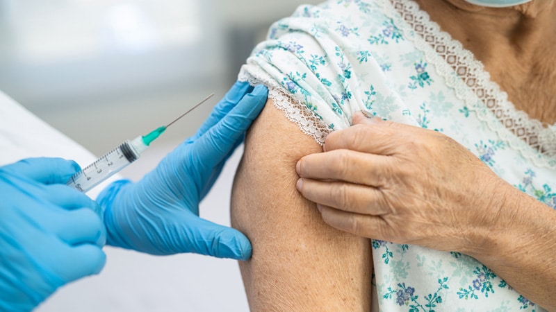 COVID-19 : le nouveau variant NB.1.8.1 peut-il entrainer une recrudescence de cas cet été