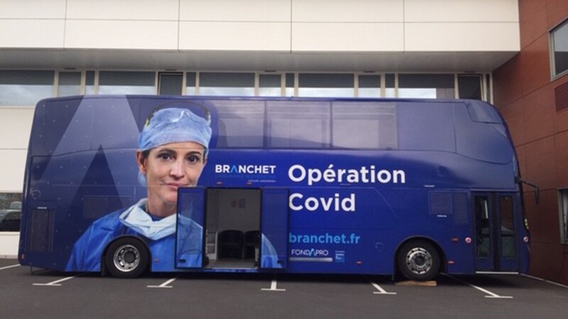 Un bus au-devant des soignants pour tirer des leçons de la crise sanitaire