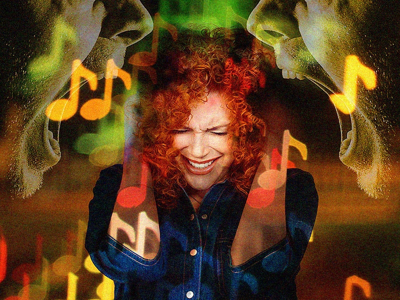 Alucinações auditivas e visuais são comuns na DCL