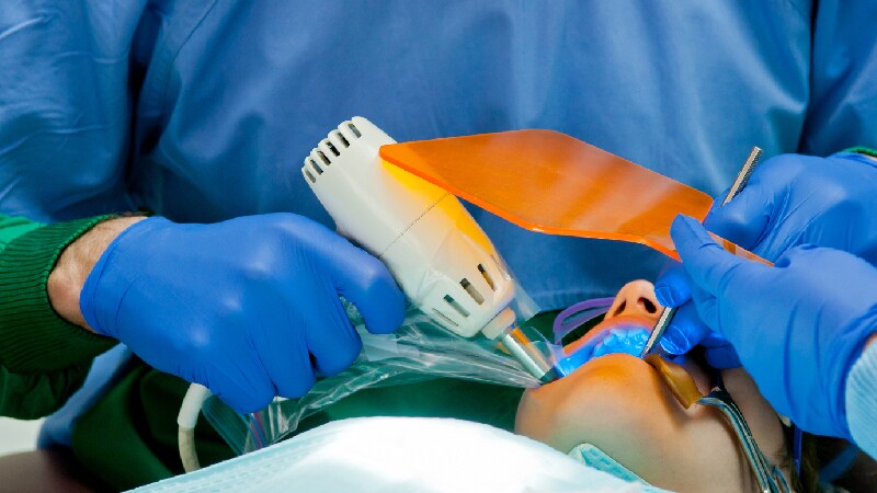 Antibioticoterapia antes de cirurgias odontológicas para evitar endocardite