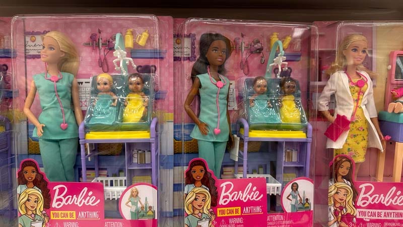 O ‘lugar da mulher’ no universo médico da Barbie