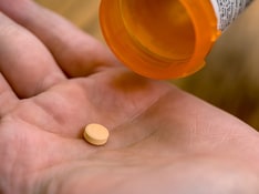 Evista (raloxifene) dosing, indications, interactions, adverse effects ...