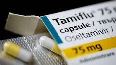 Tamiflu (oseltamivir) dosing, indications, interactions, adverse ...