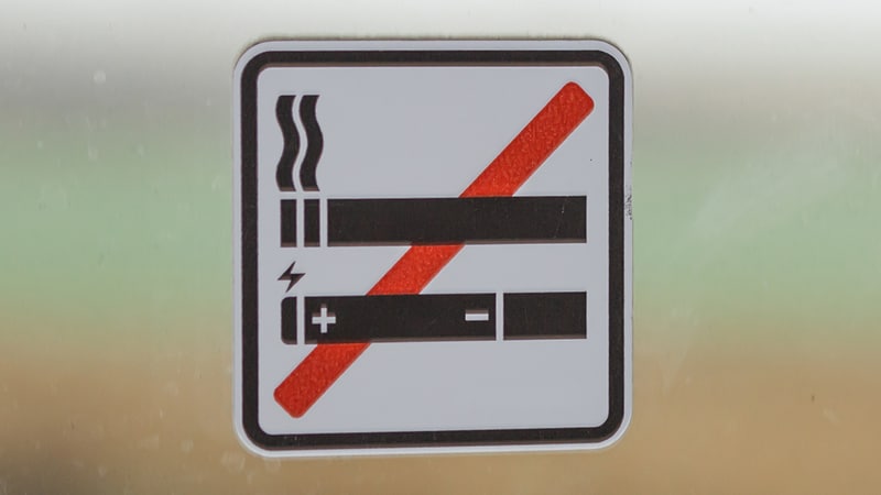 Vapoter et fumer : faire fausse route vers le sevrage