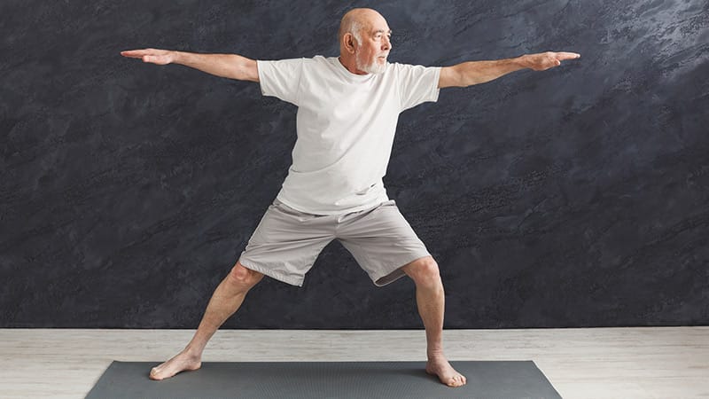 Le yoga augmente-t-il les chutes chez les personnes âgées