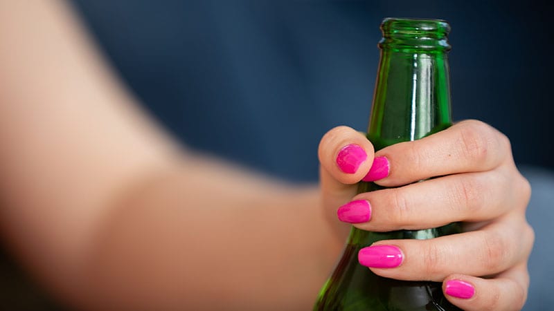 Le binge drinking serait-il sous l’influence des hormones