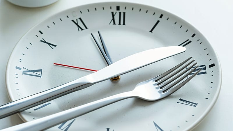 Skipping Breakfast, Delaying Dinner Linked to Fracture Risk