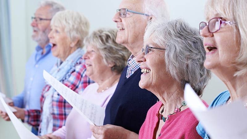 Musik und Medizin: Warum Ihre Patienten im Chor singen sollten