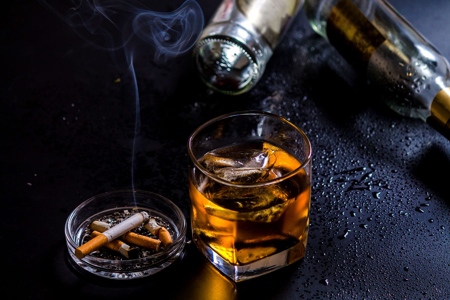 Heavy Drinkers Four Times More Likely to Smoke