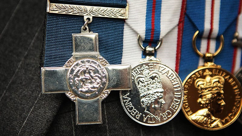 Queen to Present NHS with George Cross at Windsor